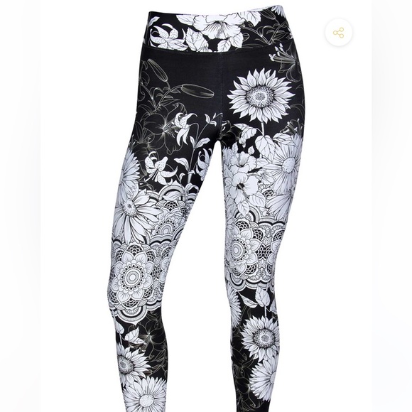 Pants & Jumpsuits | New Reigning Fury Nwt Hibiscus Leggings Small Black ...